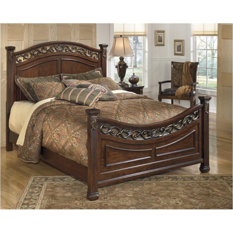B526-57 Ashley Furniture Leahlyn - Reddish Brown Queen Panel Bed